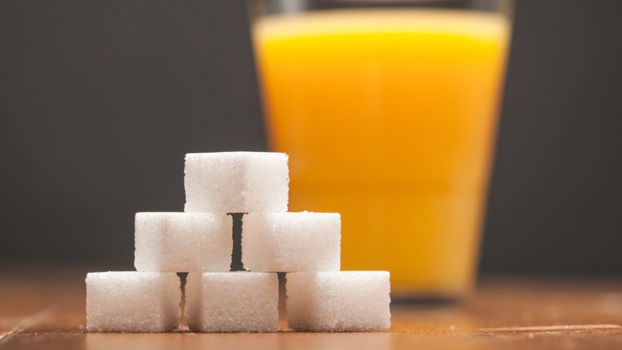 Combien y a-t-il de sucres dans un seul verre de jus d'orange