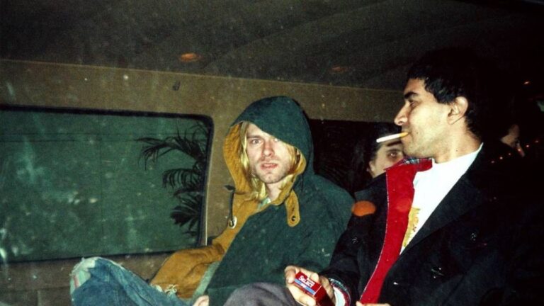Avec quel guitariste Kurt Cobain était-il dans la photo originale