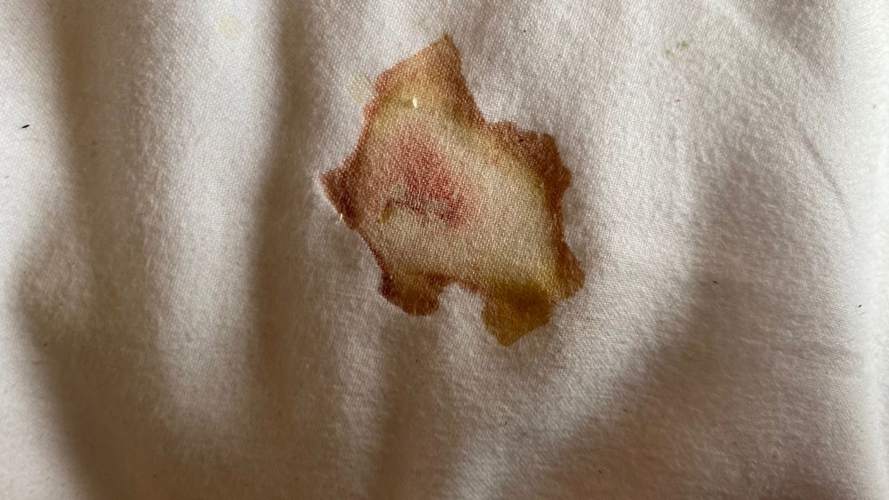 Comment nettoyer facilement une tache de sang sur des draps