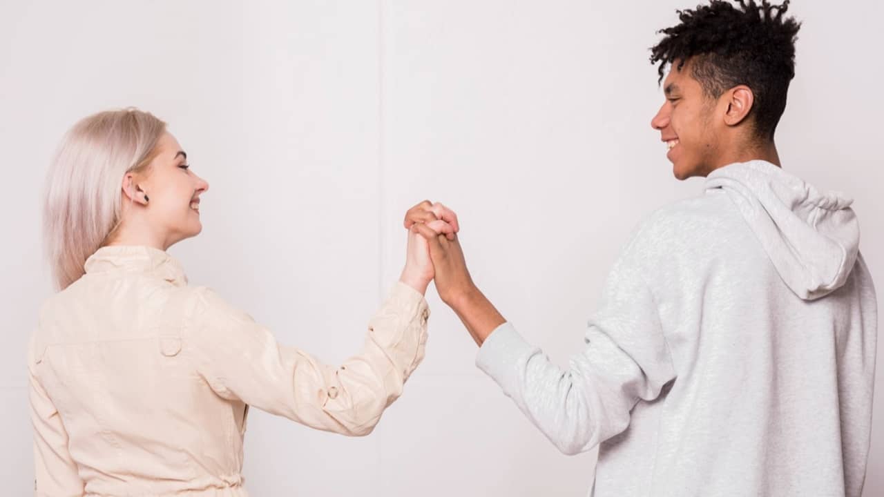 Relations amoureuses : polyamour, relation libre et leurs enjeux