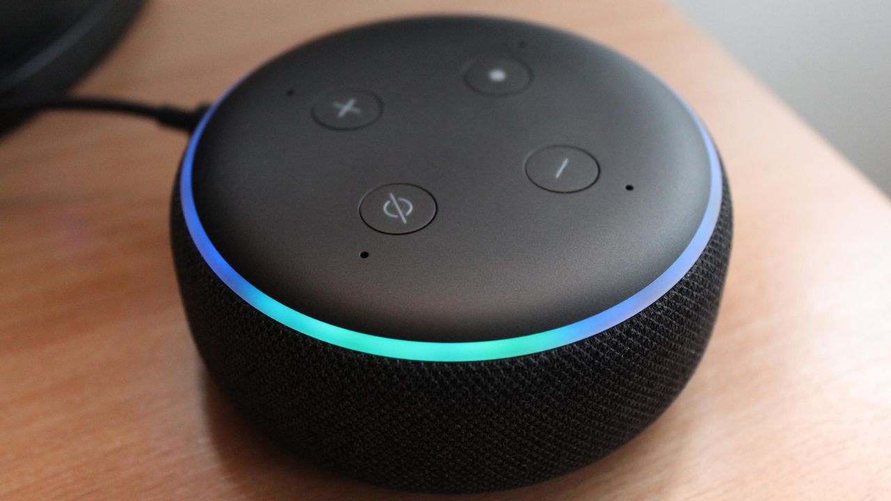 Alexa + : la nouvelle IA d'Amazon démarque et ça décoiffe